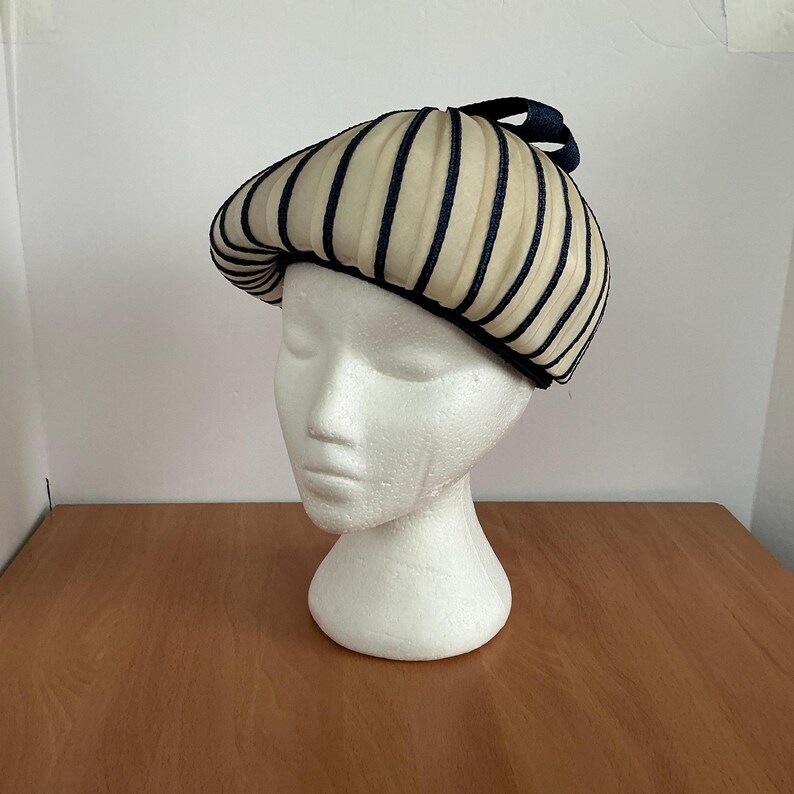 Vintage 1960s Bubble Style Hat - Etsy