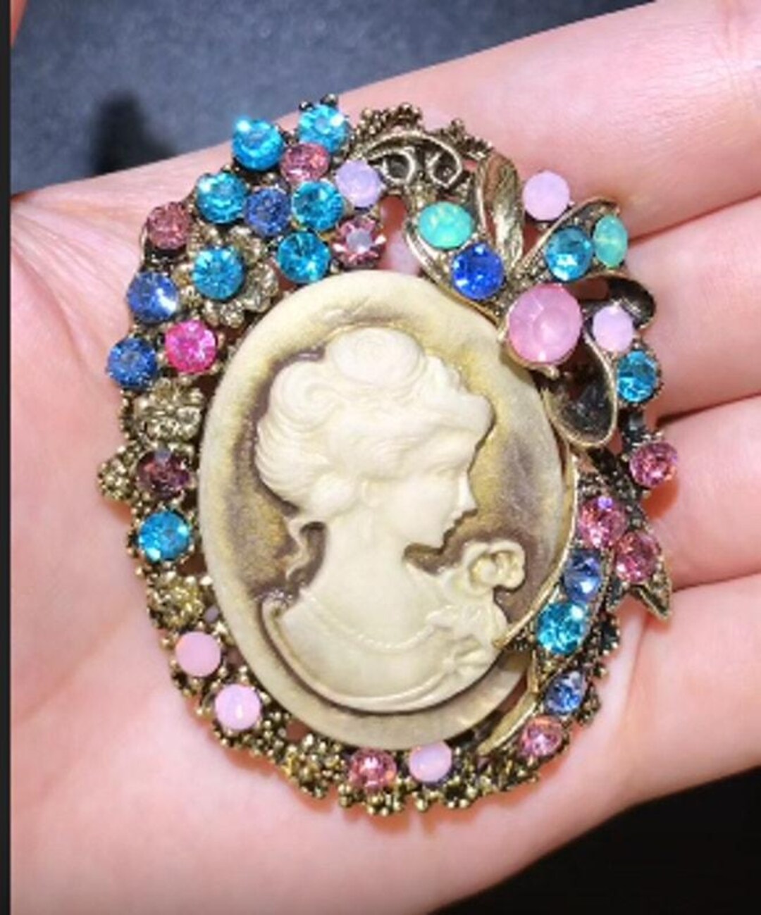 Faux Jewels Cameo Brooch Victorian Style Very Pretty Pastels Spring ...