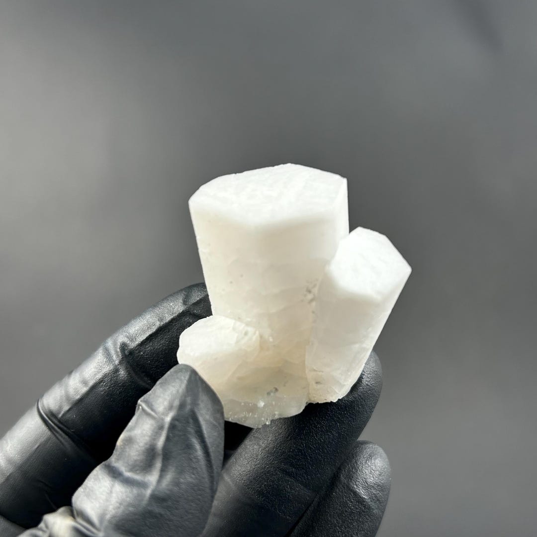 White Columnar Calcite Cluster, UV Reactive Pink, Fujian China, Calcite ...