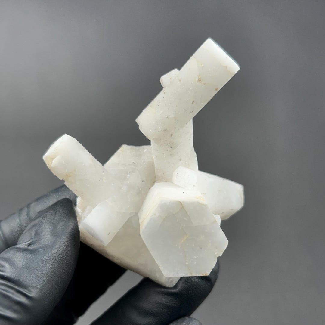 White Columnar Calcite Cluster, UV Reactive Pink, Fujian China, Calcite ...