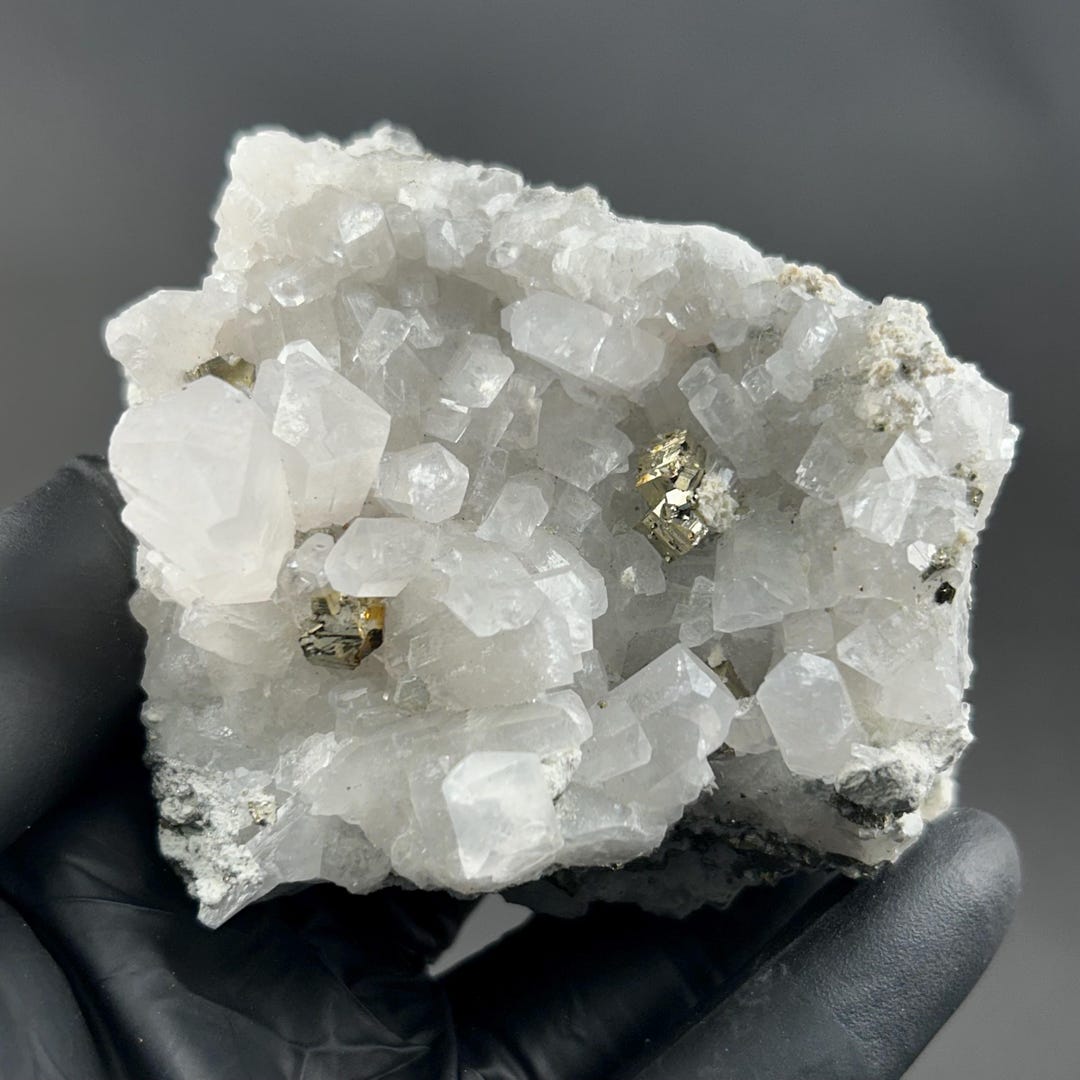 Columnar Calcite With Pyrite -UV Reactive-fluorescent Mineral,pink ...