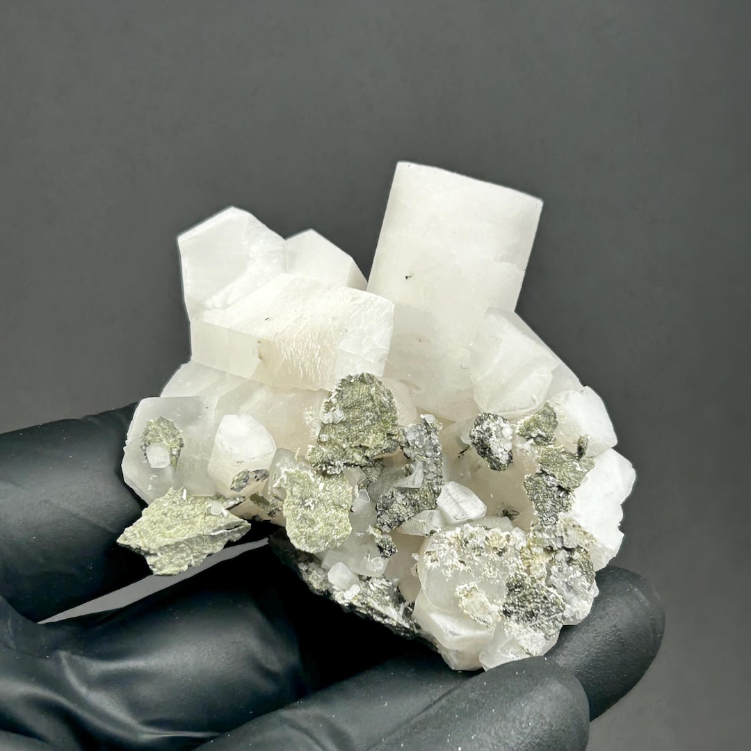 White Columnar Calcite Cluster, UV Reactive Pink, Fujian China, Calcite ...