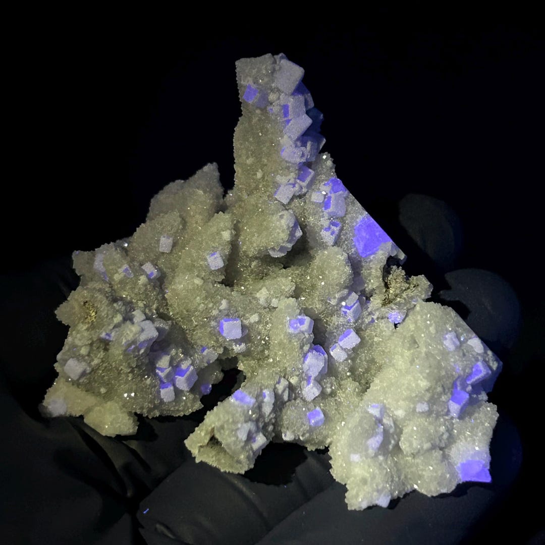 Druzy Pseudomorph Quartz With Fluorescent Fluorite Cubes, Fujian China ...