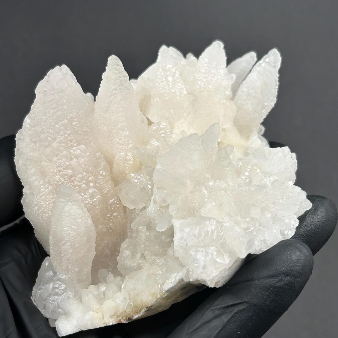 UV Reactive Feather Calcite Crystals on Matrix: Fluorescent Pink Glow ...