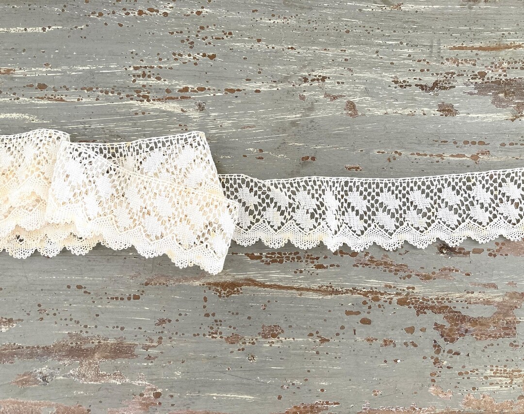 Antique Bobbin Lace Trim on Raw Linen - Vintage Textiles. Early 20th ...