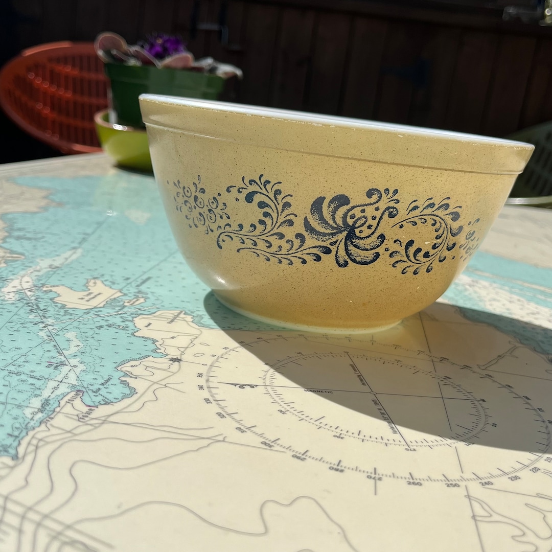 Vintage Pyrex Homestead Pattern Bowl 1.5 Quart - Etsy