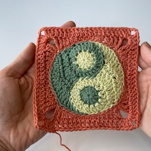 YIN YANG GRANNY Square Pattern | Beginner Friendly Step-by-step Guide ...
