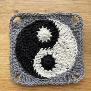 YIN YANG GRANNY Square Pattern | Beginner Friendly Step-by-step Guide ...
