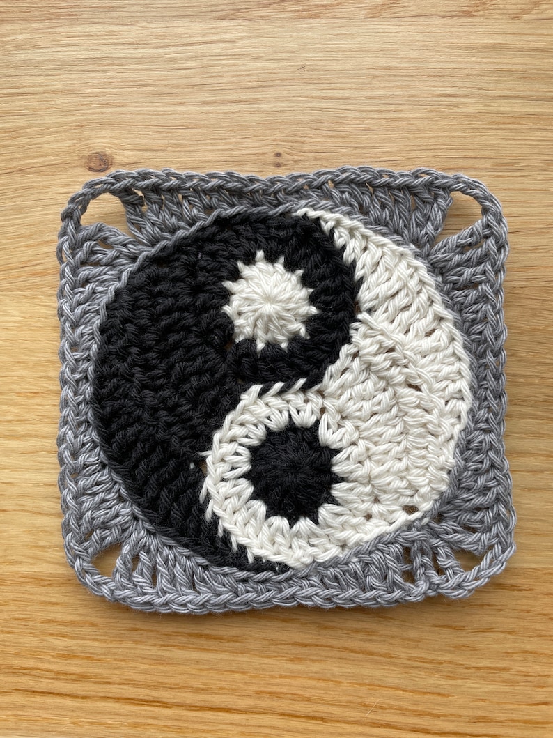 YIN YANG GRANNY Square Pattern | Beginner Friendly Step-by-step Guide ...