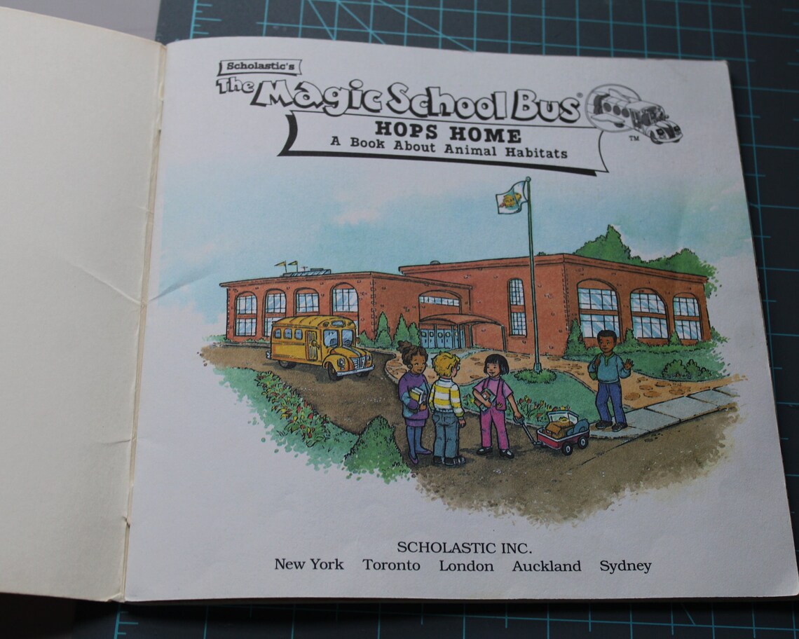 Scholastic's the Magic School Bus Hops Home - A Book About Animal ...