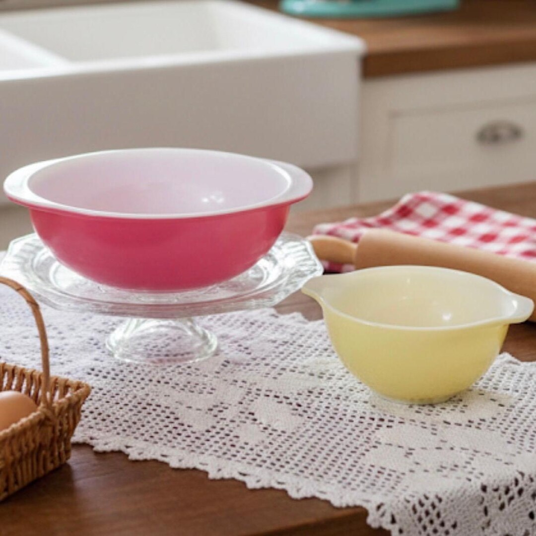Vintage Pyrex Mixing Bowl Set: Flamingo Pink & Pale Yellow, Retro ...