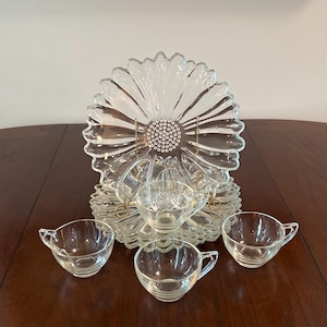 Hazel Atlas Daisy Plates - Etsy