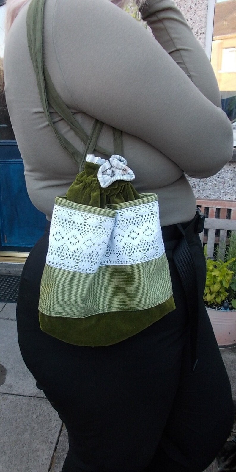Vintage Green Velvet Victorian Style Drawstring Pocketed Hand Bag ...