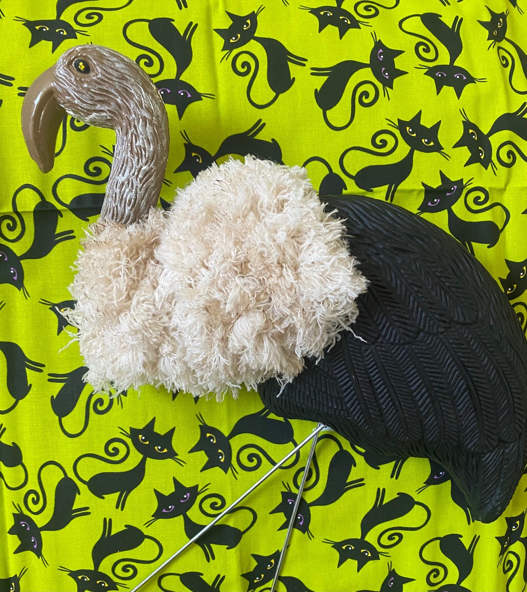 Check Out This Season’s Answer to Pink Flamingos With a Unique Buzzard ...