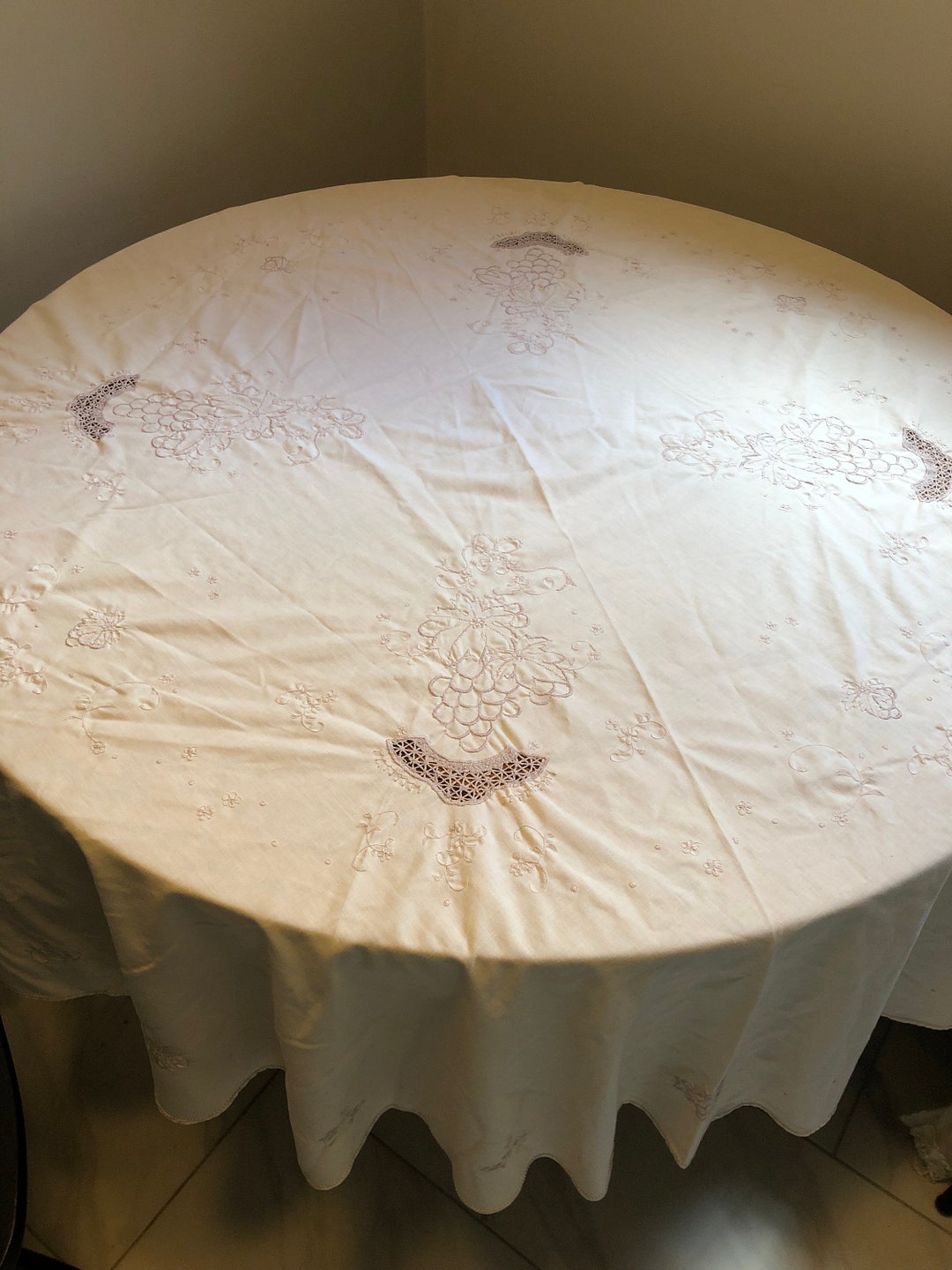 Vintage Off-white Poly/cotton Round Floral Embroidered Tablecloth 68 ...