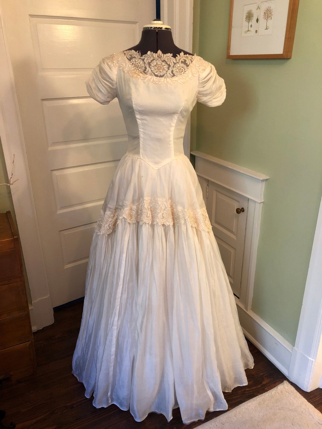 50s Ivory Silk Organza Short Sleeved Wedding Dress With Full Skirt ...