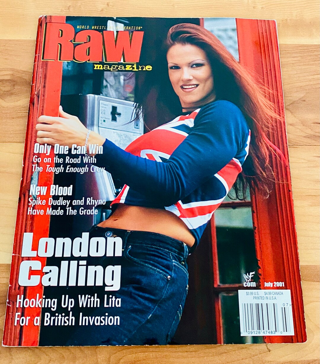 WWE RAW Magazine July 2001 Lita Iconic Cover With Full Center Fold Lita ...