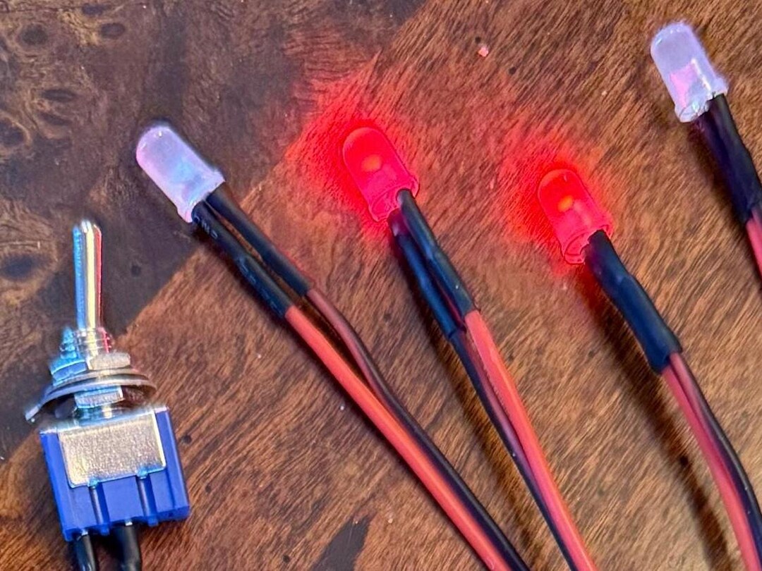 4-LED Offset Status Flasher Red and Yellow LEDS. 9 Volts to 12 Volts - Etsy