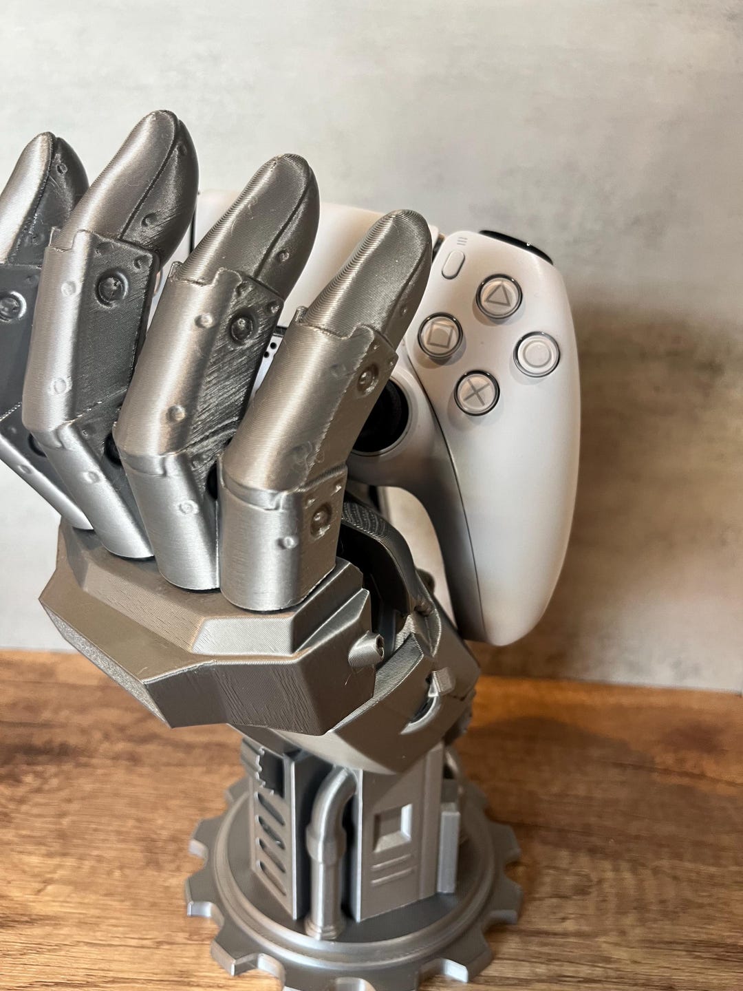 Monster Stand Tin Man Hand Gaming Controller Stand for Xbox and PS5 ...
