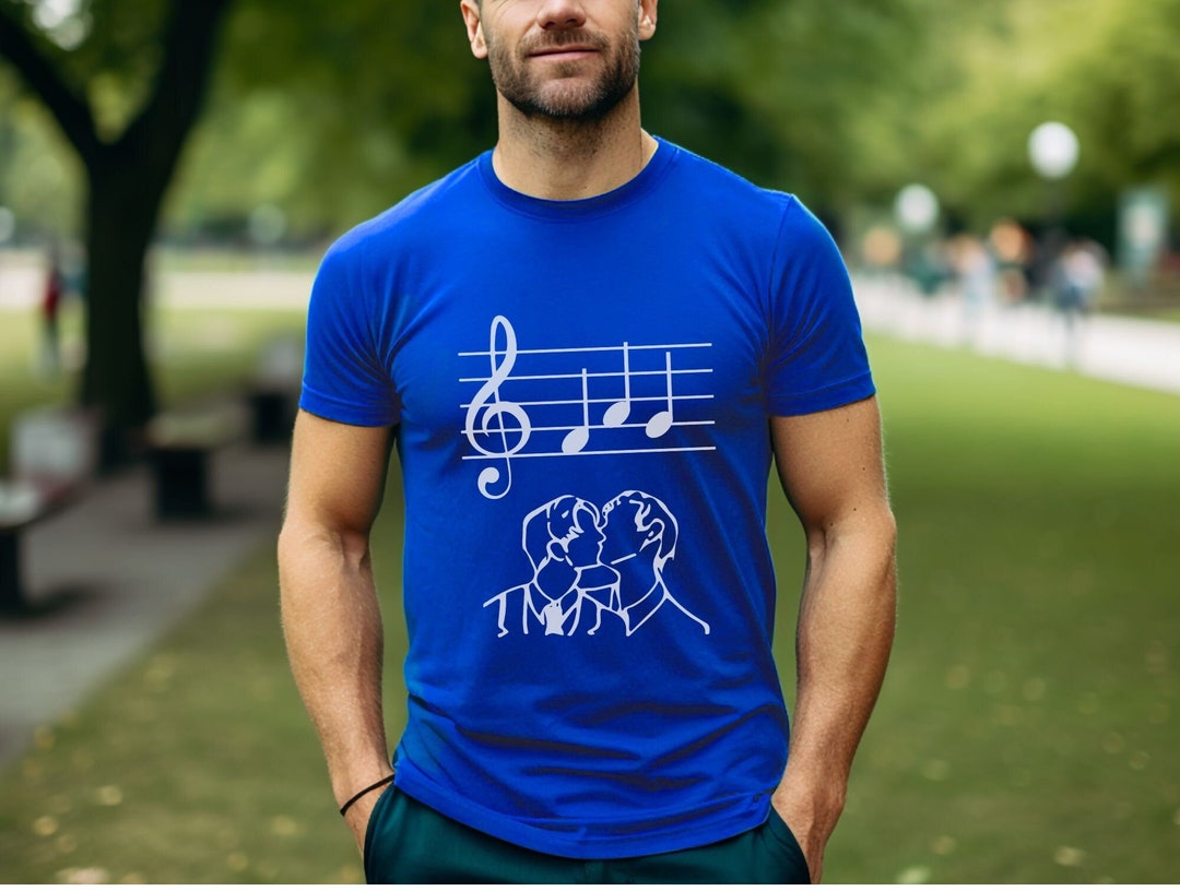 Camisa de orgullo bisexual con nota musical sutil, con dos hombres que ...