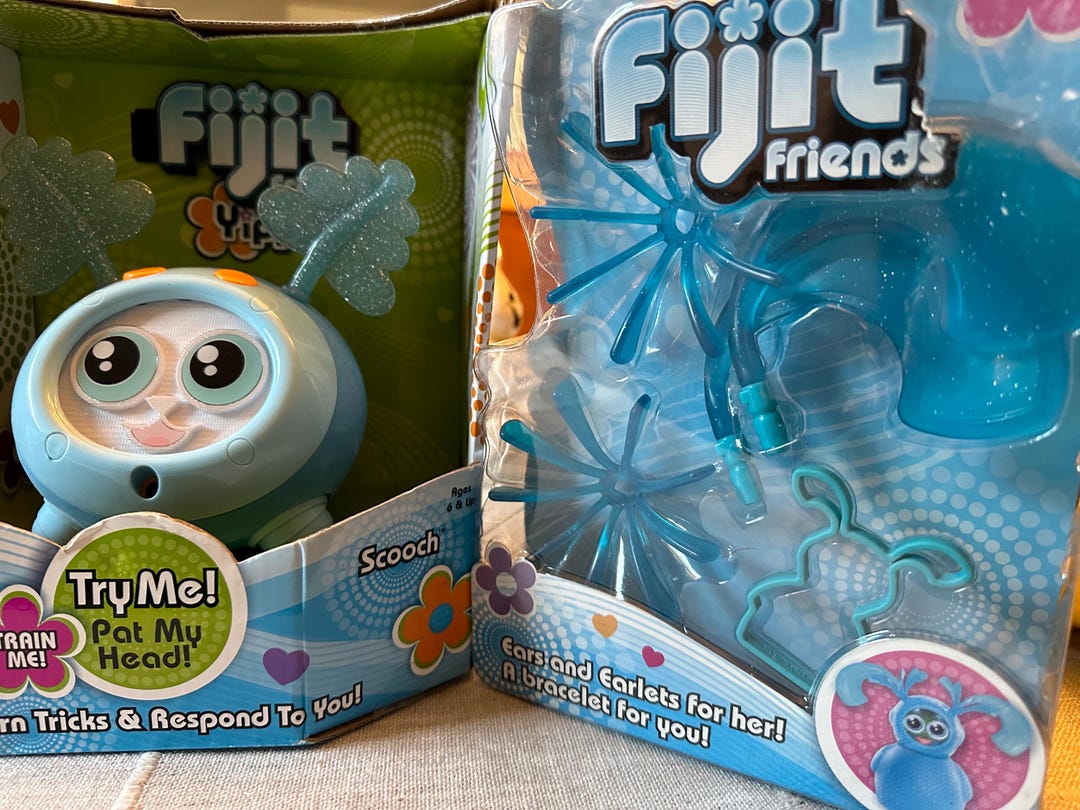 Mattel Fijit Friends Yippits Scooch Figure (blue) With Accessory Pack ...