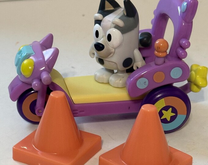 HTF Motionrush Bluey Toys Vehicle Muffin Cat Squad 3 Wheel Bike and 2.5 ... HTF Motionrush Bluey Toys Vehicle Muffin Cat Squad 3 Wheel Bike and 2.5 ...