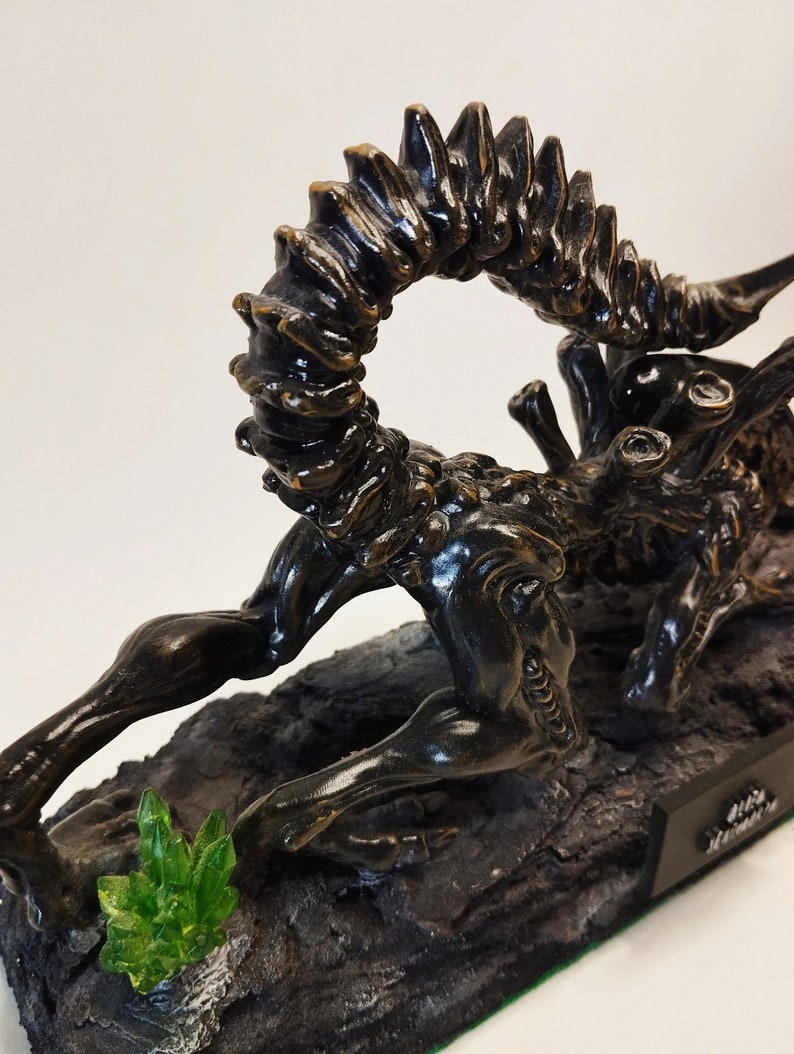 Alien Xenomorph Custom Figurine Xenomorph Collectible Figure Hand ...
