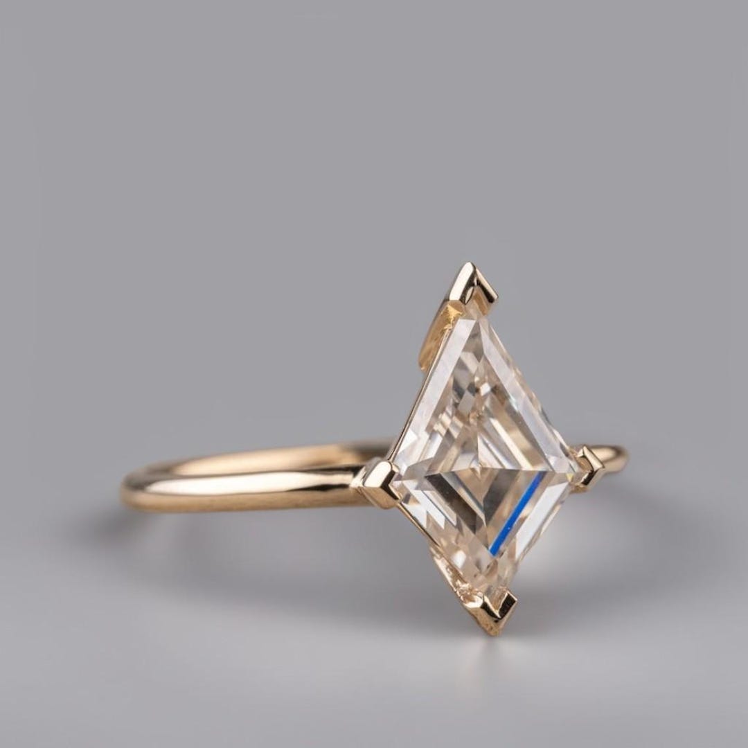 One Diamond Anniversary Gift, Kite Cut Lab Grown Diamond Wedding Ring ...