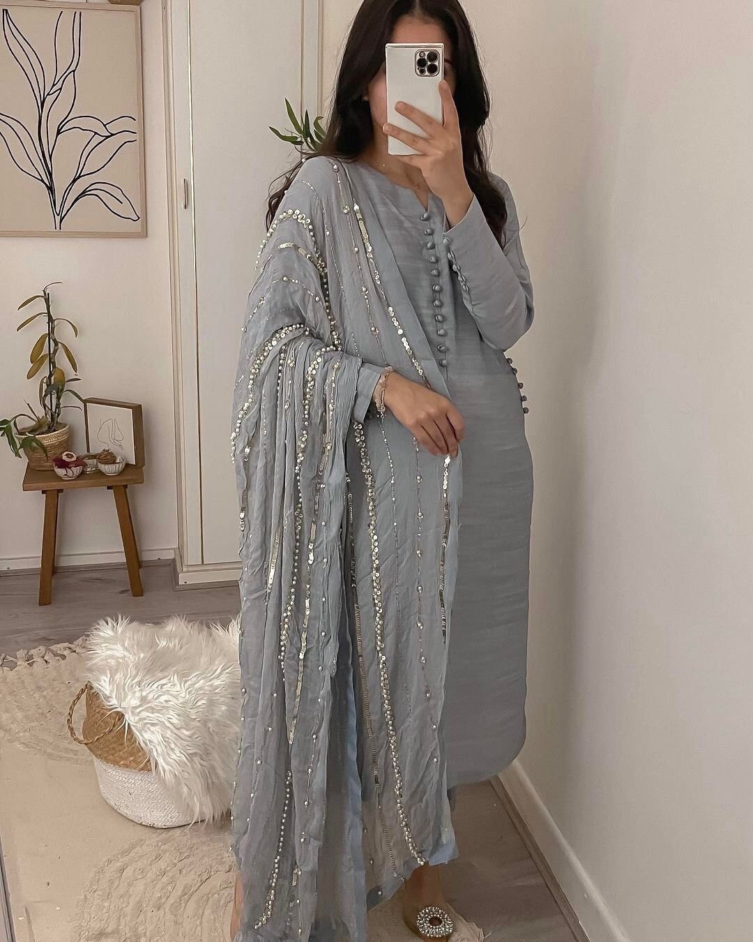 Pakistani Designer Grey Georgette Embroidered Full Sleeves Kurta Pent ...