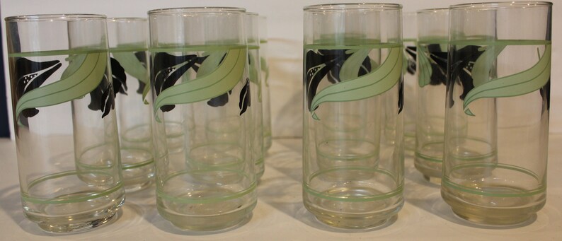 Vintage Set of 12 Corelle Coordinates Black Orchid With Green Leaves ...