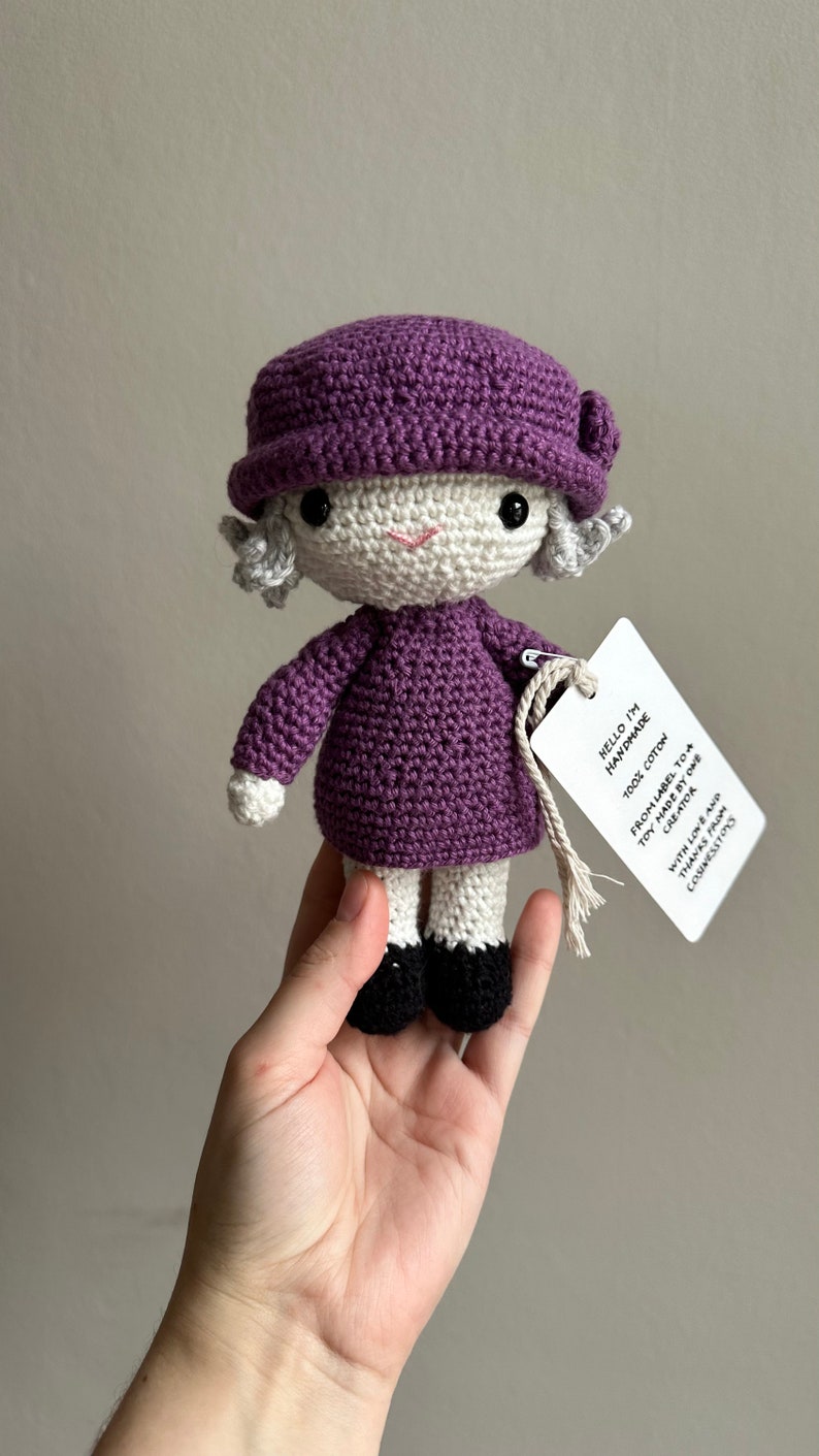 Crochet British Toy, Queen Amigurumi Doll, Crochet London Queen Doll ...