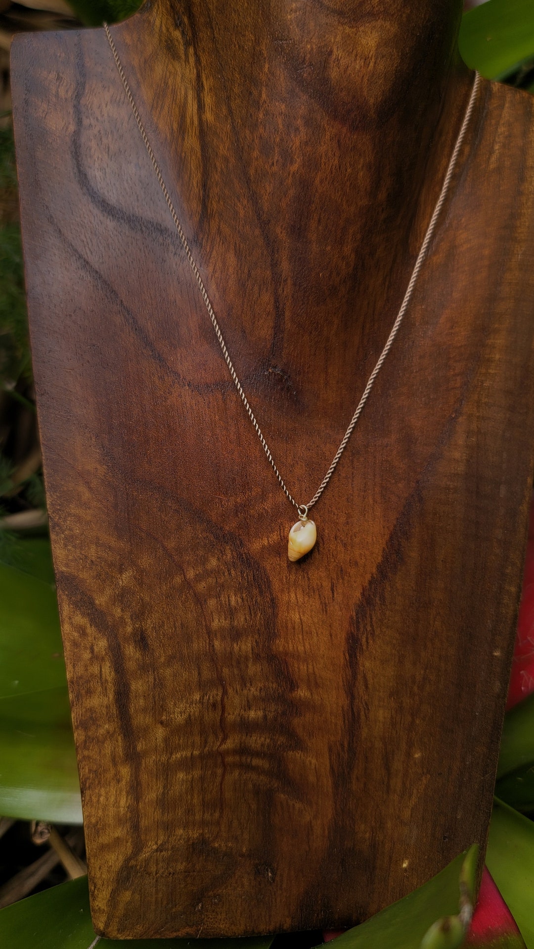 Minimalist Kauai Shell Silk Floater Necklace, 14" - Etsy