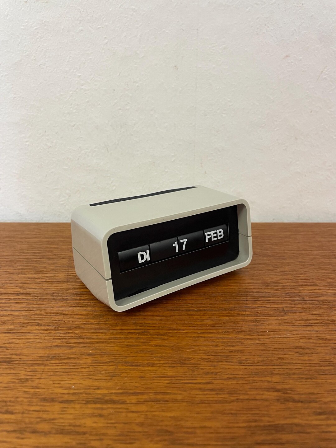 Arlac Dati Flip Calendar / Perpetual Desk Calendar Made of Plastic in ...