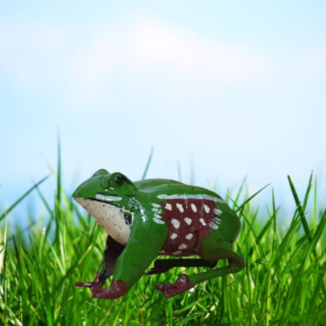 Handcrafted Recycled Metal Green Frog Sculpture, Outdoor Sculpture ...