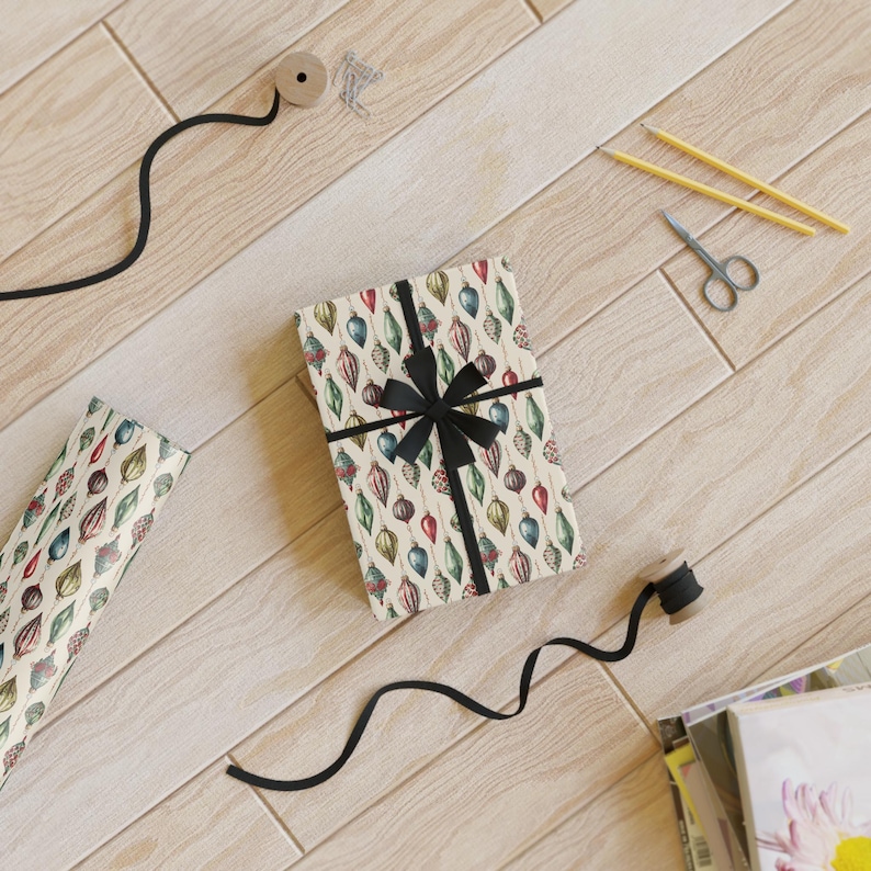 Wrapping Paper Roll | 1950s Gift Wrap | Holiday Fun Pattern | Retro Mid ...