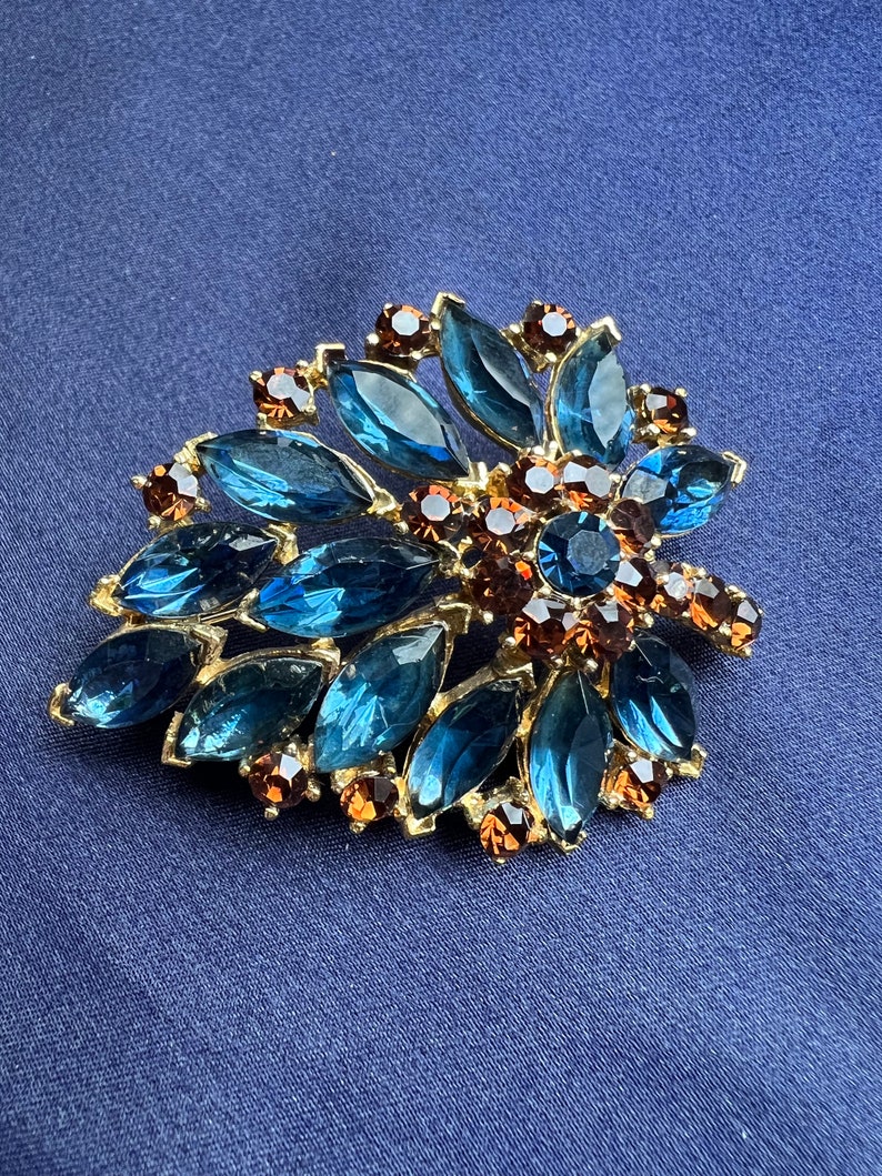 Rare Vintage Weiss Brooch: Timeless Elegance and Collectible - Etsy ...