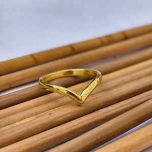 14k Gold Filled Chevron Rings / Curved Wedding Band / Gold Wishbone Ring / Minimalist Stacking ...