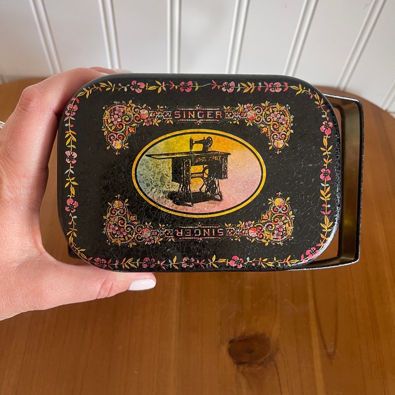 Vintage Singer Sewing Tin Filled With an Assortment of Vintage Sewing ...
