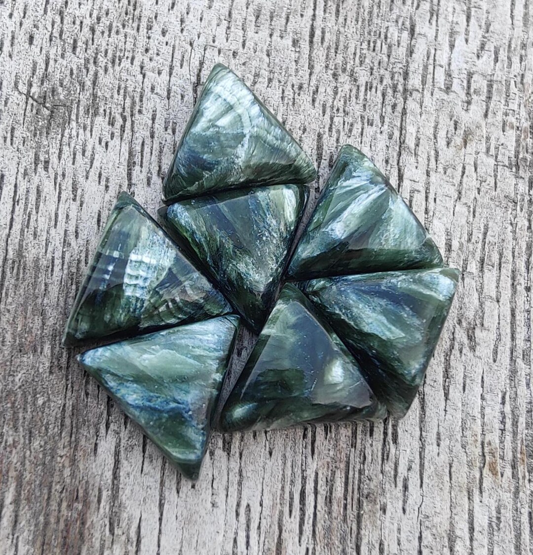AAA+ Natural Seraphinite Triangle Cabochon: Green-white Calibrated ...