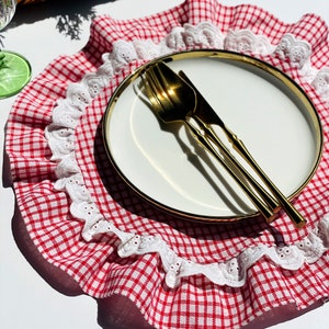 Linen Placemat in Red Gingham, Red Gingham Ruffle Round Placemats ...