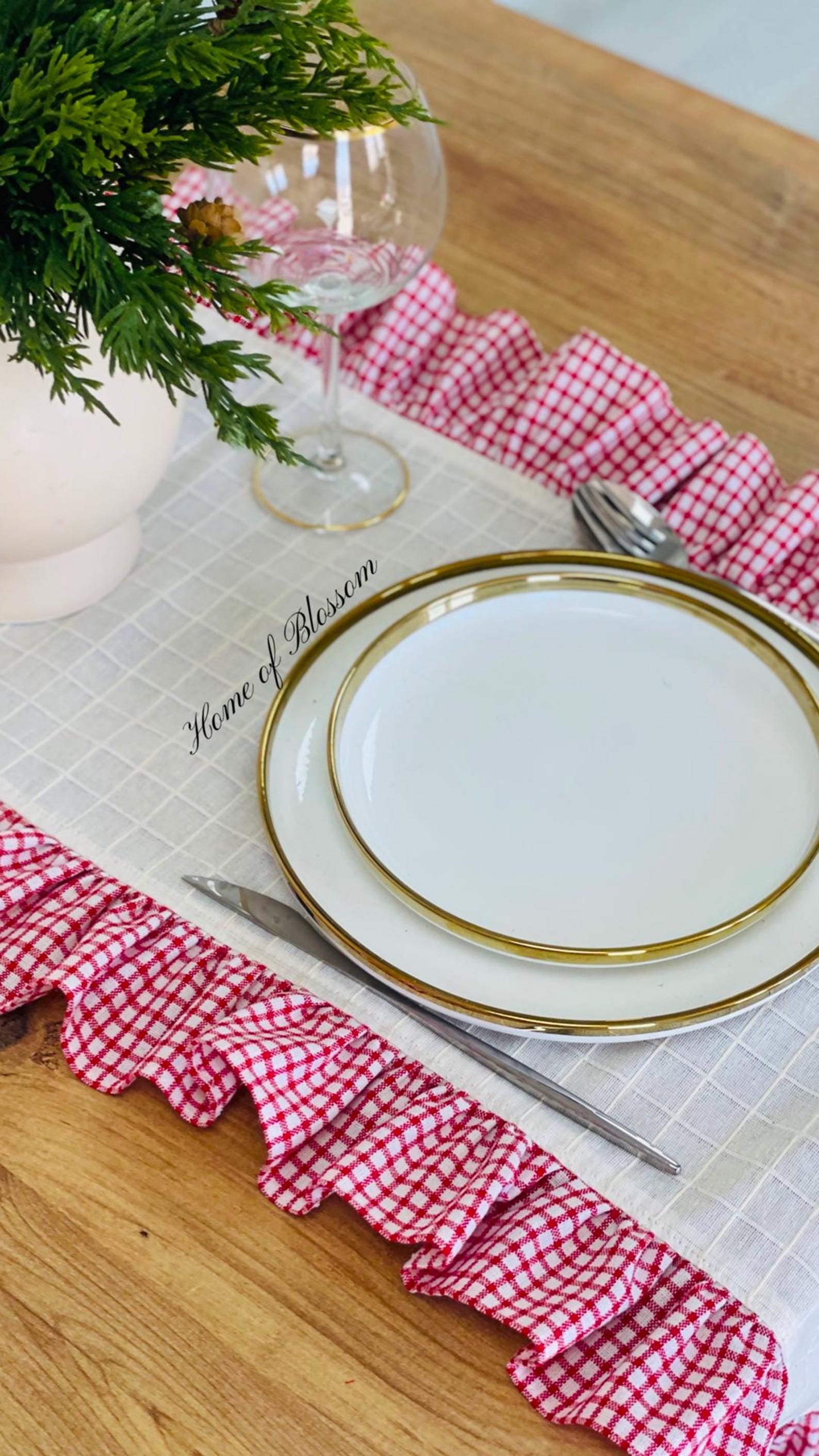 Linen Table Runner in Red Gingham, Red Gingham Ruffle Tablerunner ...