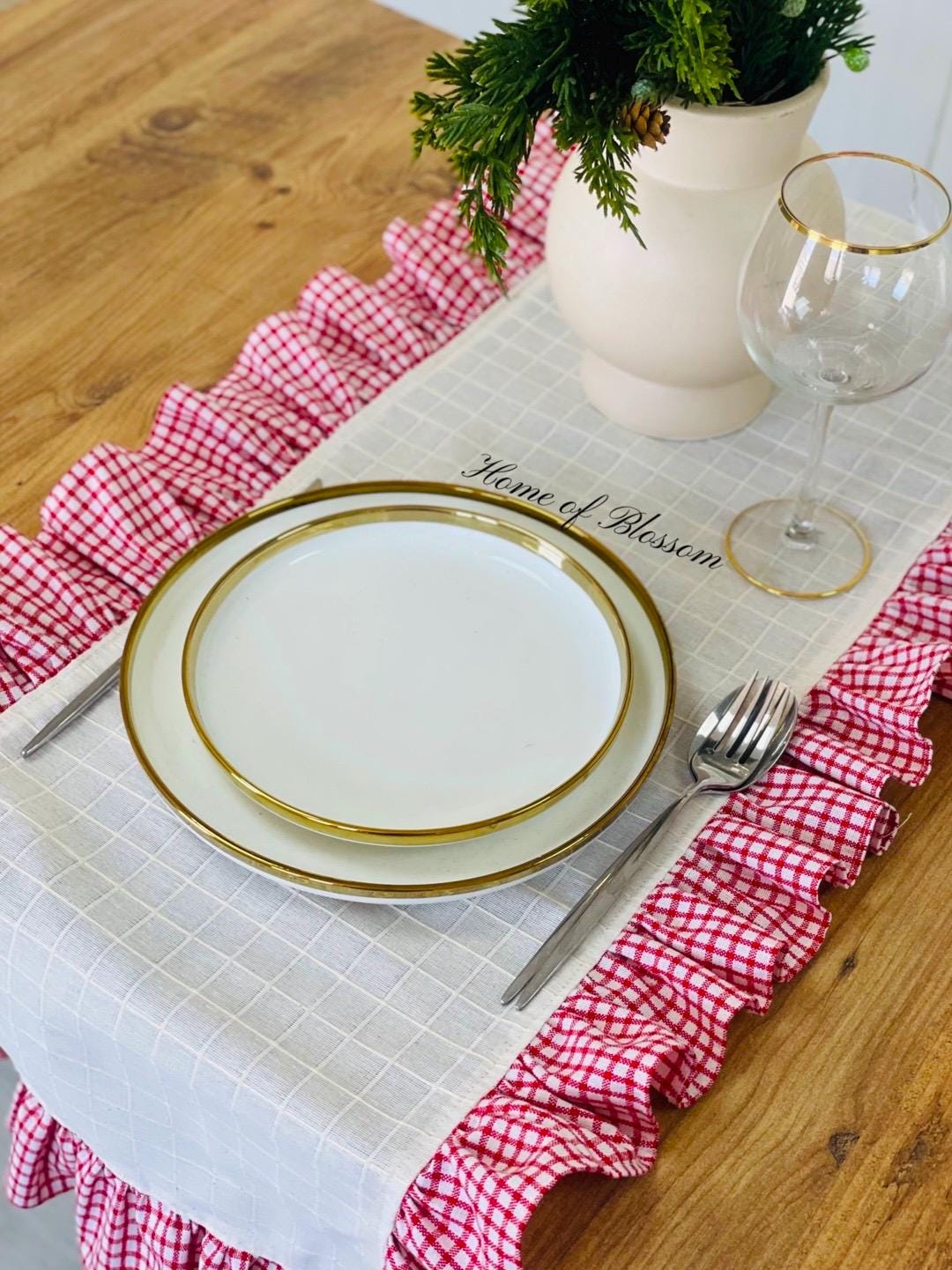 Linen Table Runner in Red Gingham, Red Gingham Ruffle Tablerunner ...
