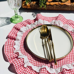 Linen Placemat in Red Gingham, Red Gingham Ruffle Round Placemats ...