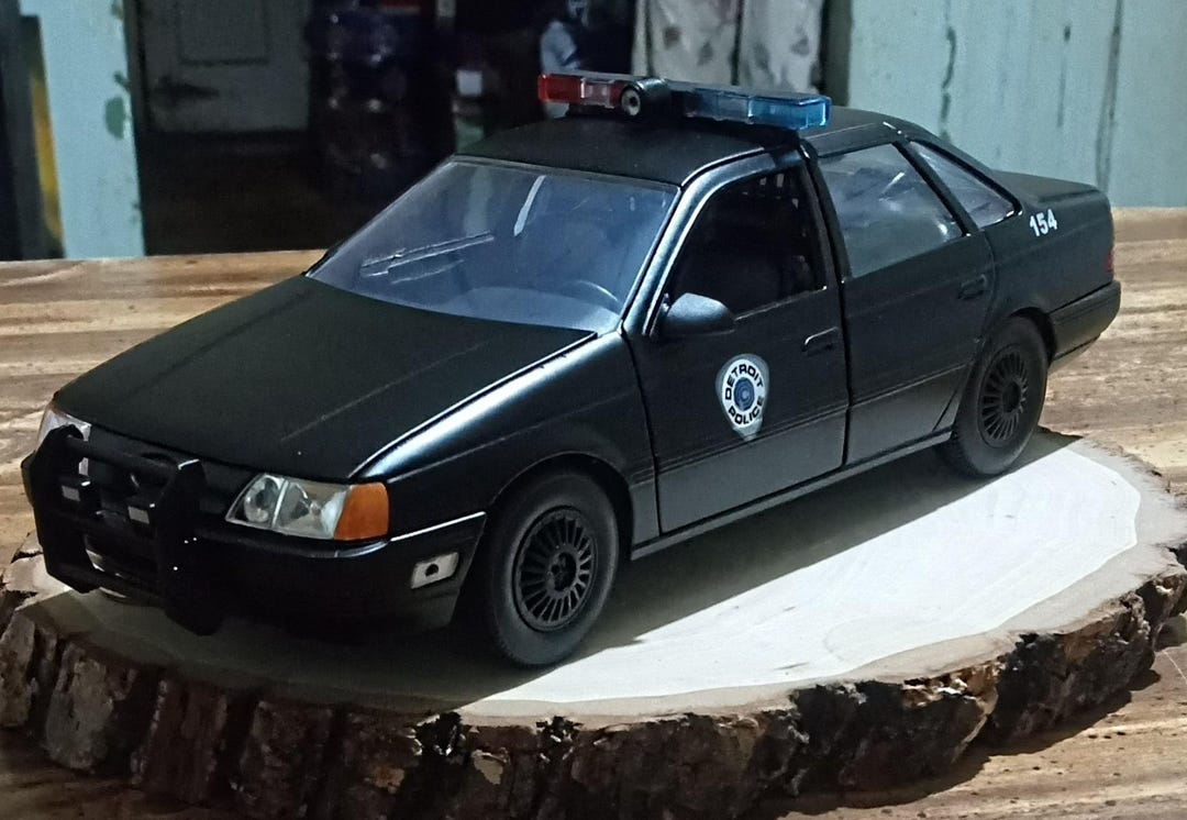 Jada Hollywood Rides Robocop OCP Ford Taurus With Diecast Robocop ...