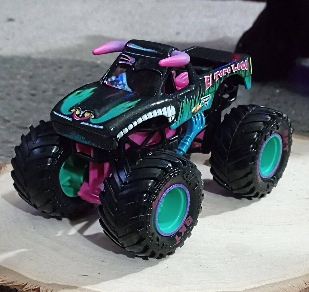 Spin Master Monster Jam El Toro Loco Nitro Neon Walmart Exclusive 1/64 ...