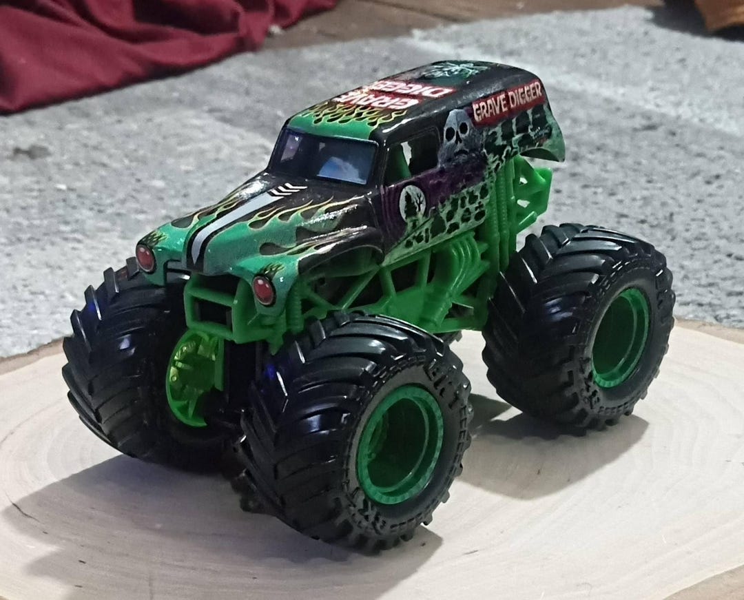 Spin Master Monster Jam Grave Digger Monster Truck 1/64 Scale - Etsy