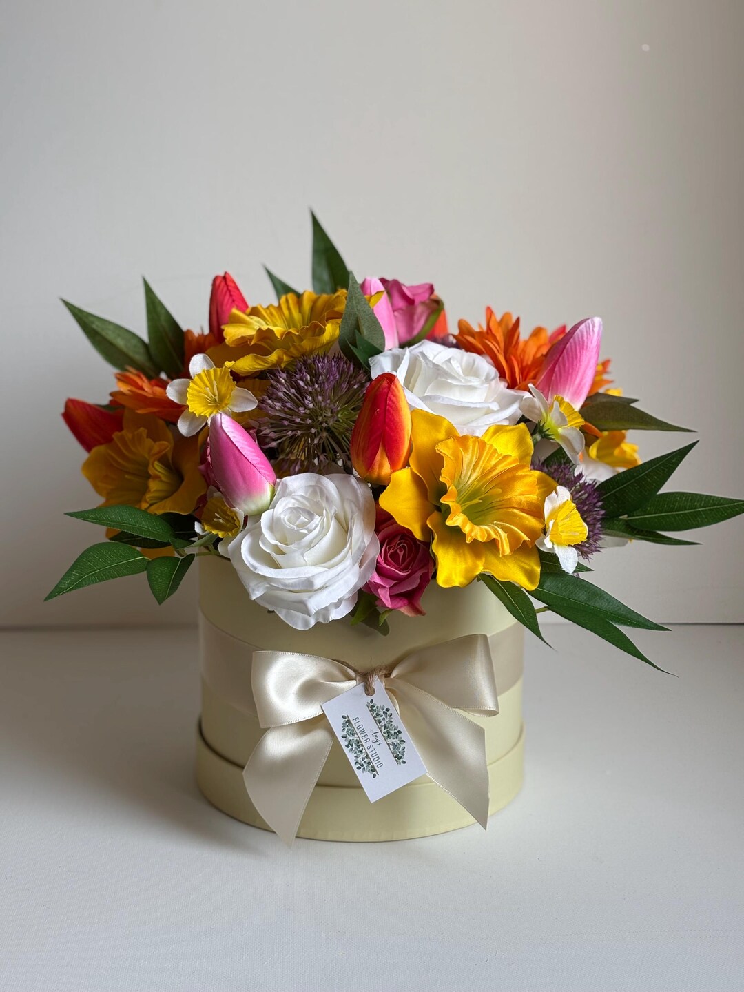 Spring Flowers Hat Box, Artificial Silk Flower Bouquet, Tulip and ...