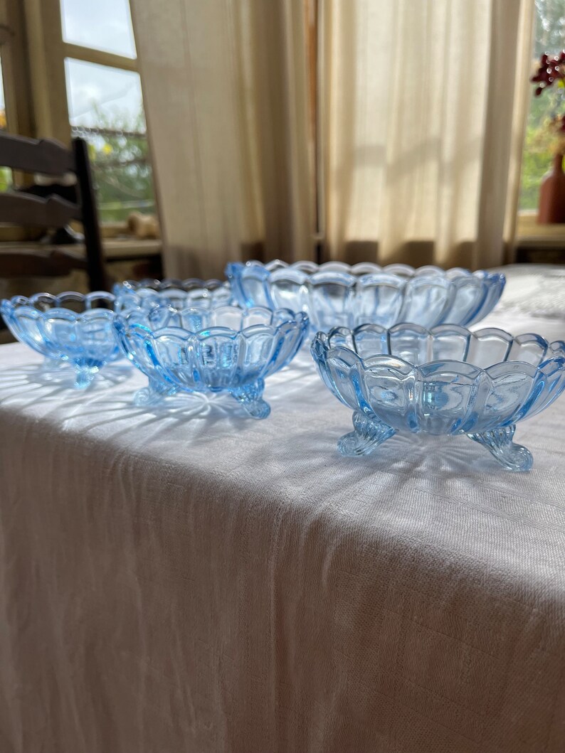 Light Blue Vintage Desert Set of 5, Glass Bowls on 3 Feet, Azur Blue ...