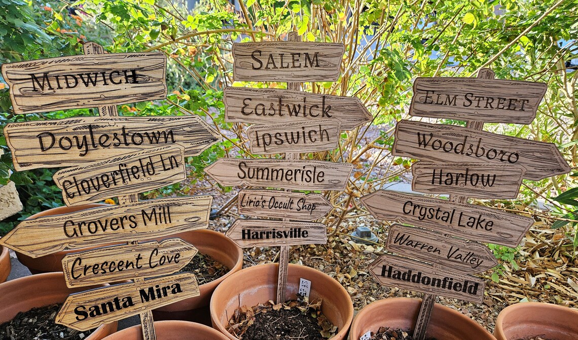 Halloween Directional Signs: Horror Movie Towns Decor - Etsy