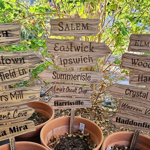 Halloween Directional Signs: Horror Movie Towns Decor - Etsy